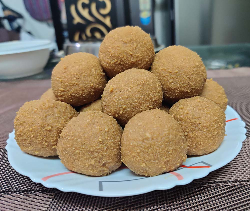 Sunnundalu Recipe - Minapa Bellam Sunnundalu | Maira Foods